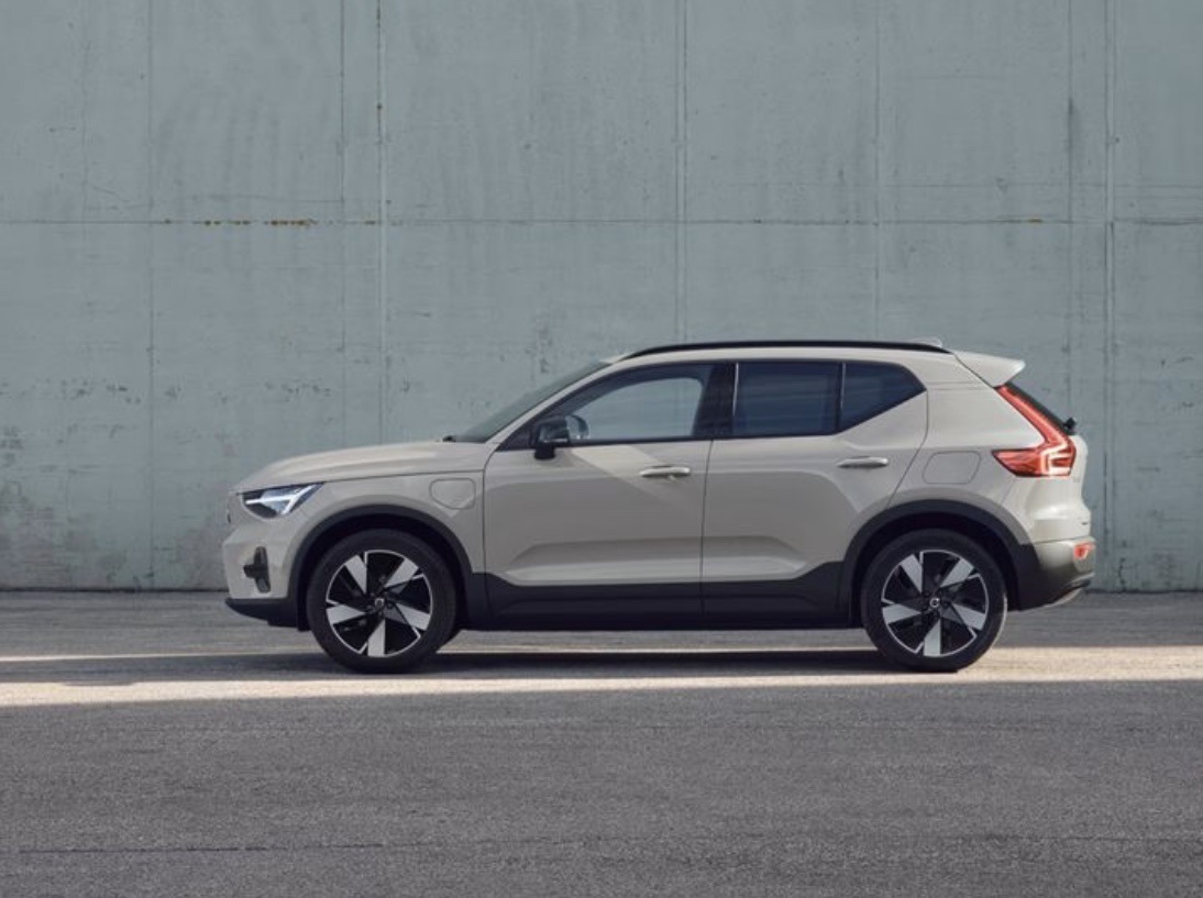 XC40/EX40 MY25 新色サンドデューンメタリックのご紹介 | ボルボ・カー 神戸